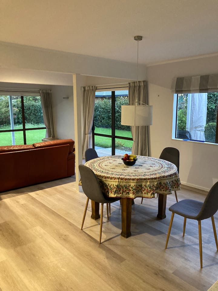 Suburban Retreat - Napier