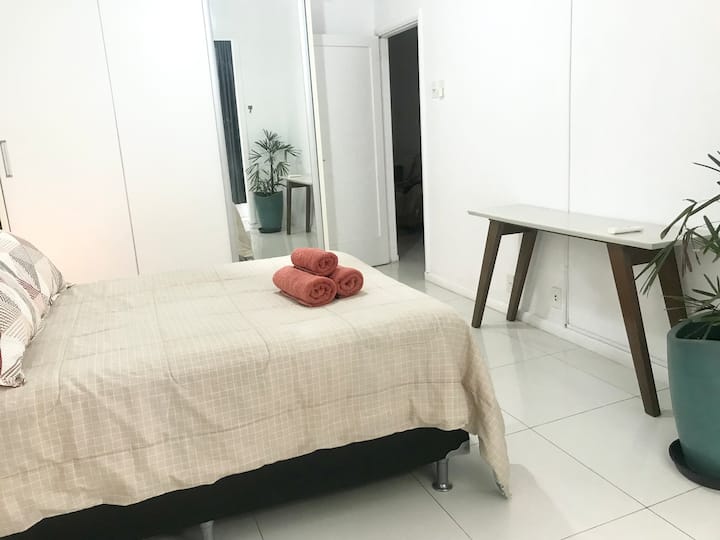 Apartamento Na Quadra Da Praia: Copacabana! - Rio de Janeiro