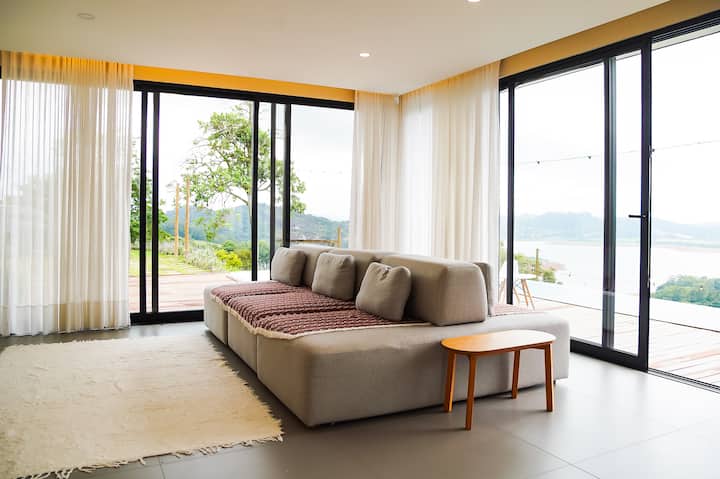Casa Moderna, Vista Para Represa, Piscina Aquecida - Brazil