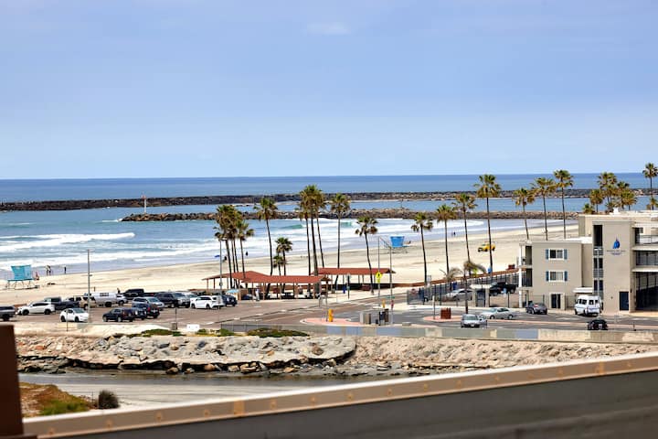 Rooftop Seabreeze - Oceanside, Californie