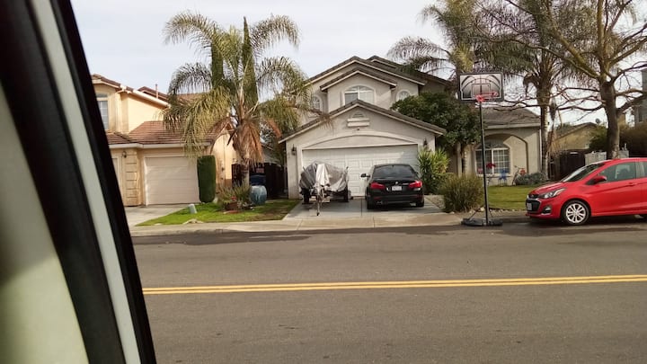 A Clean, Quiet, Safe Studio! - Turlock, CA