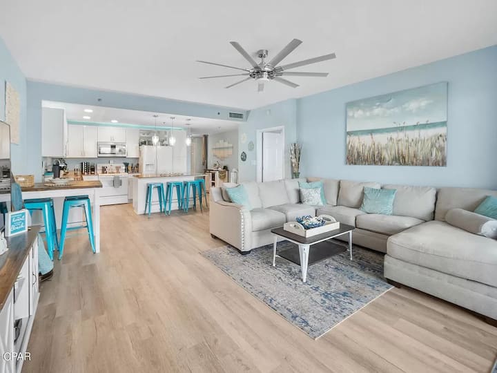 Dreamcatcher Condo-spacious & Modern - Panama City Beach, FL