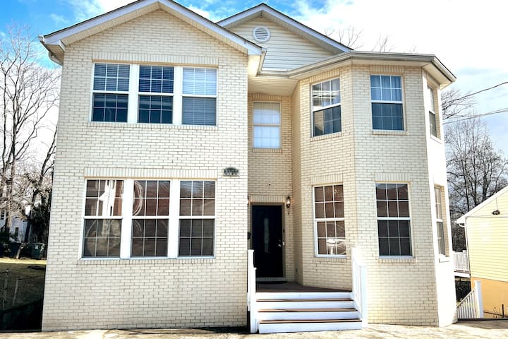 Luxury 4 Br 2.5 Baths Upper Level Unit: Nonsmoking - Washington, DC