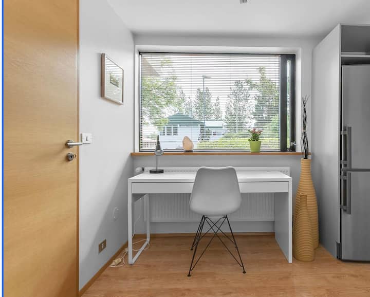 Cozy & Modern Apt For 5! (Booking Smr+fall’25) - Reikiavik