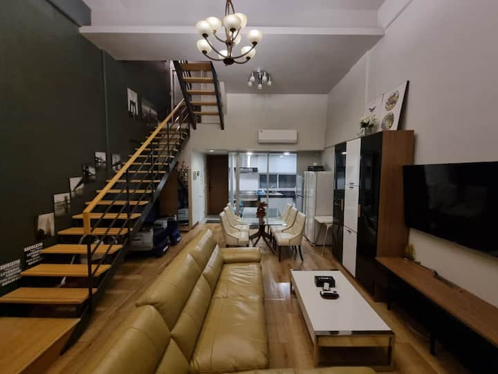 Siamese Smiling House. - Min Buri