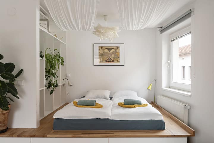 Sunny Studio Nearby Prague Castle Next To The Tram - Prague