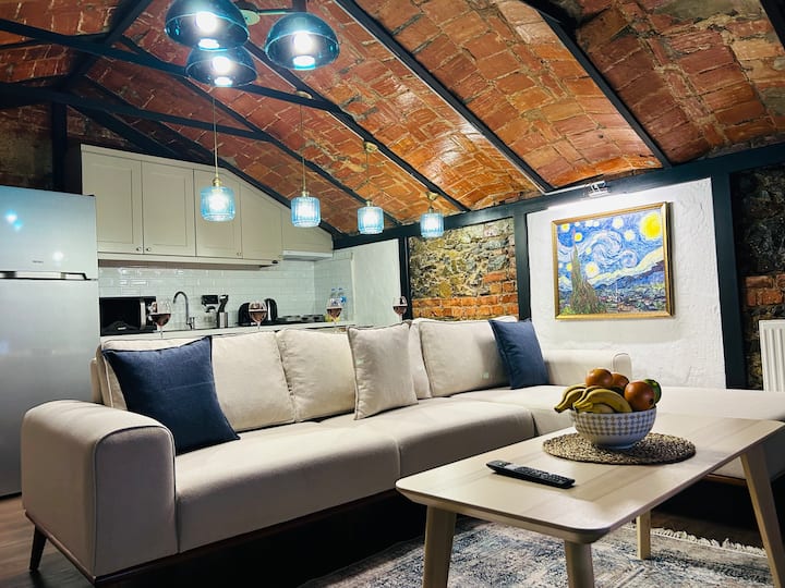 Renovated Charming Penthouse Near Galata Tower - Beyoğlu