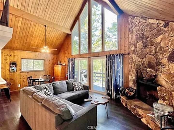 Cozy Cabin (With Hot Tub And Tree House) - Crestline, CA