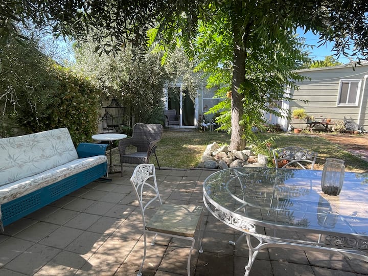 Artsy Peaceful Garden Cottage By Park/shop/airport - Burbank, CA