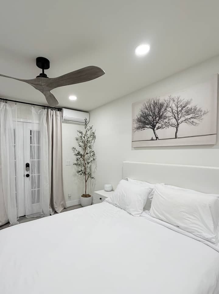 Cozy Room In Oc With Private Entrance And Bath. - Santa Ana, CA