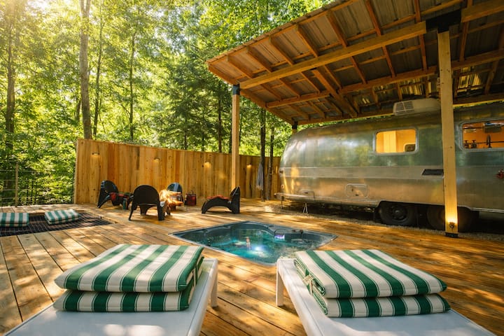 Land Yacht Airdream - W/ Hot Tub & Creek Access - Nevada City, CA