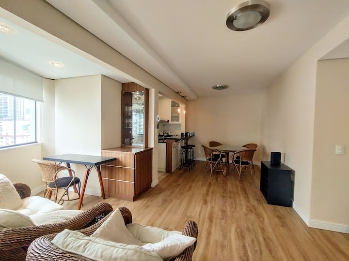 Quadra Do Mar, Próximo A Roda Gigante - Balneário Camboriú