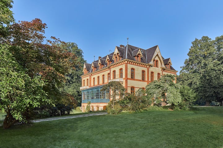 Lässiger Luxus. Schloss Düneck. - Hollern-Twielenfleth