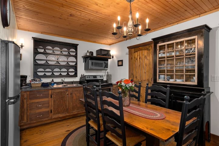 Quarterboard Cottage -A Wonderfully Unique Cabin - Plain, WA