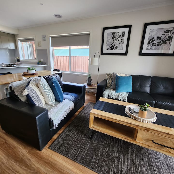 L'barza Stylish New 4br 2bath Near Hospital - Shepparton