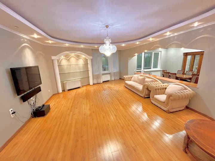 Big & Luxury Apartment (220sqm) Central Location - Kazakhstan