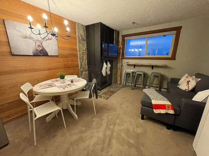Cabin Style 1bd+flex Room Ski In/out Condo - Big White Ski Resort, BC