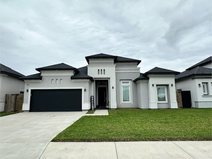 Cozy Modern Home Close To Spi Beach, Lng & Space X - 브라운즈빌