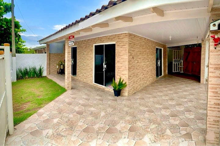 Seaside Retreat: Great House 300 Meters From The Beach - Paraná (estado)