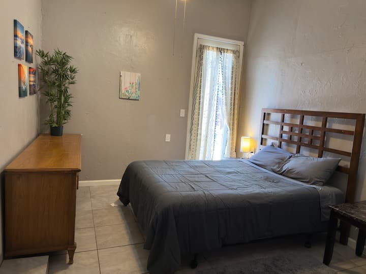 Gorgeous Remodeled 2 Bedroom - Tucson, AZ