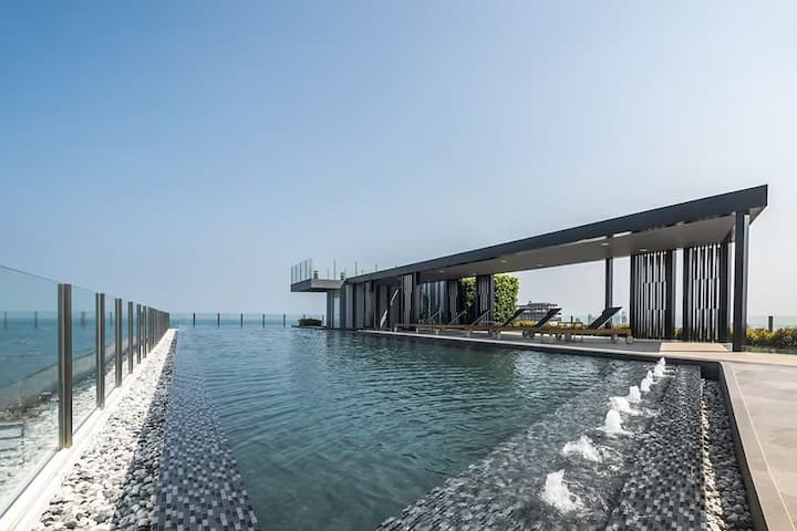 Pattaya Center Condo - Tree/partial Sea View. - Pattaya