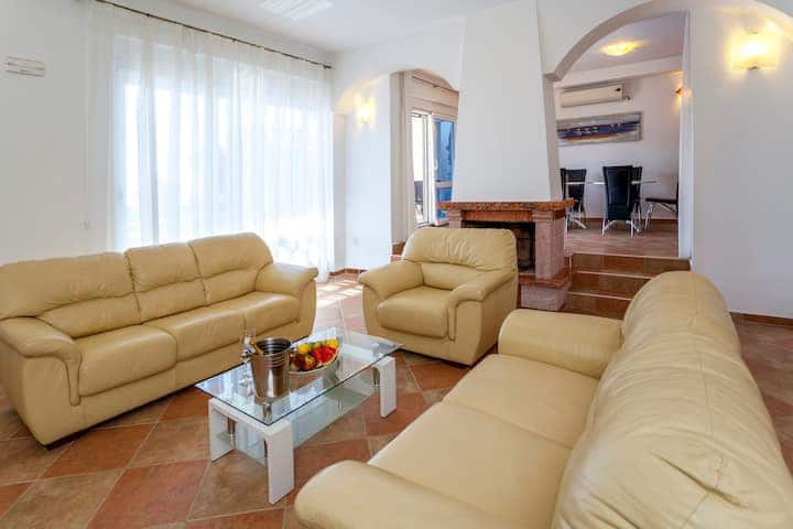 Royal Villa 1 - 5 Bedroom Villa, Pool & Sea Views - Monténégro