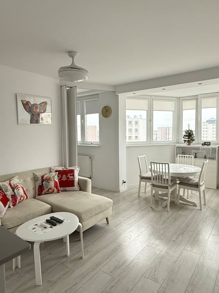 Beautiful Apartment By The Metro.parking Included. - Warschau