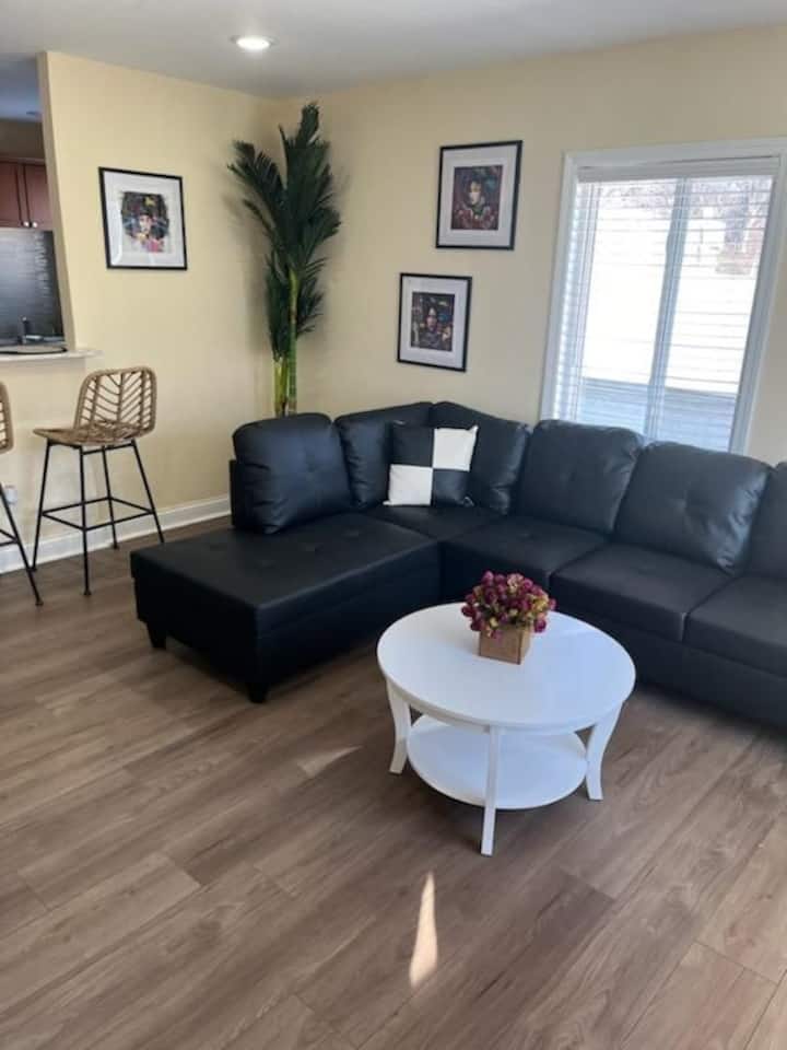 #4 Cincy Style
Beautiful 1 Bedroom Spacious Unit - Cincinnati, OH