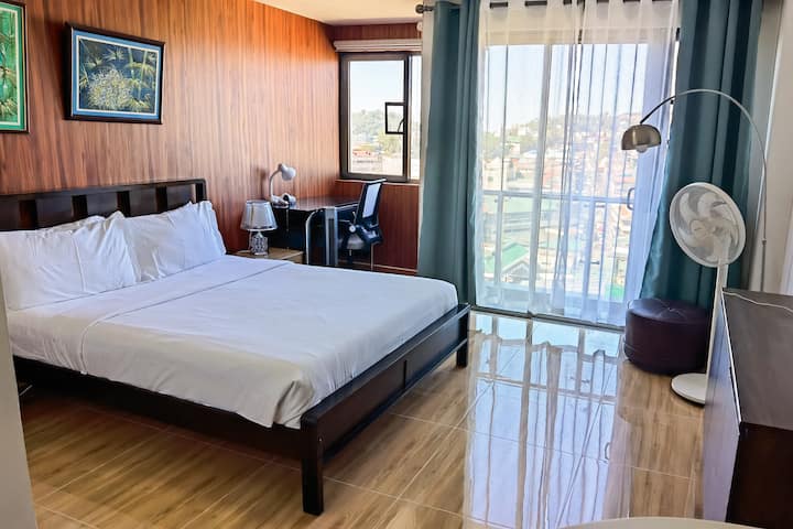 Cedar Peak Condominium W/ Balcony (643) - Baguio