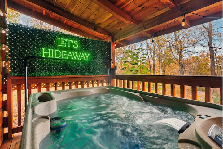Cozy Couples Cabin With Hot Tub & Theater - Sevierville, TN