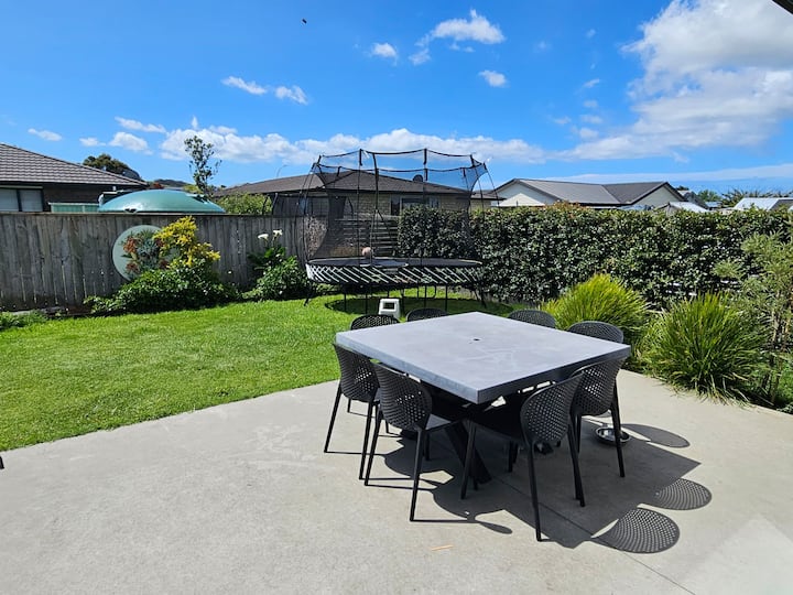Sunny Serenity In The Village - Mangawhai