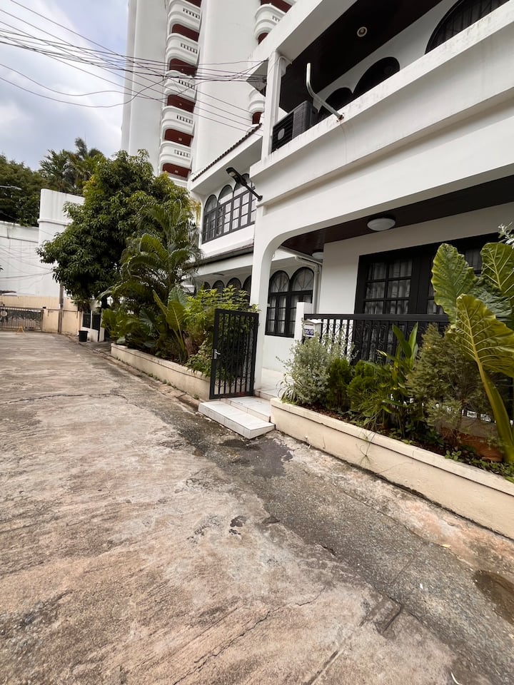 Phromphong Bts/4+1br/12pax/2parking Sukhumvit49/1 - Bangkok