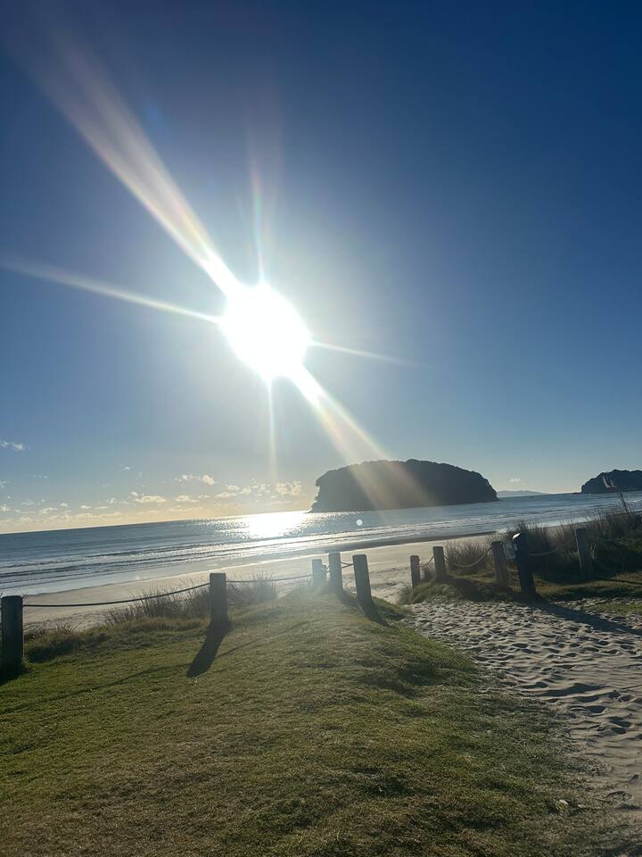 Enjoy Our Oasis In Paradise - Room 1 (2 Adults) - Whangamatā