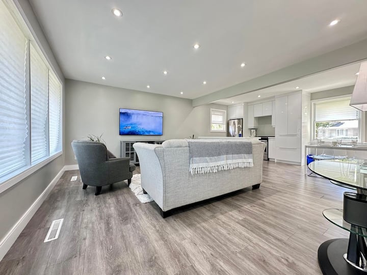 White House Suite - Sleeps 4 - St. Catharines