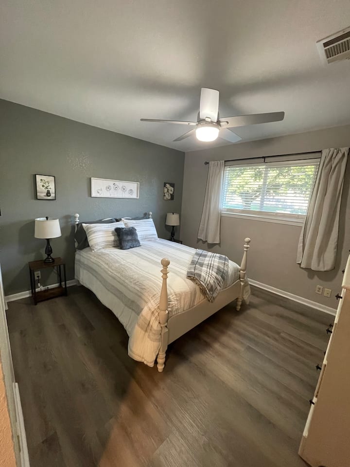 Cozy/quiet Home In Taylor - Taylor, TX