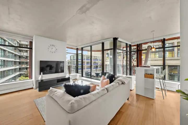 Modern Condo In Downtown W/2 Bdr - Vancouver