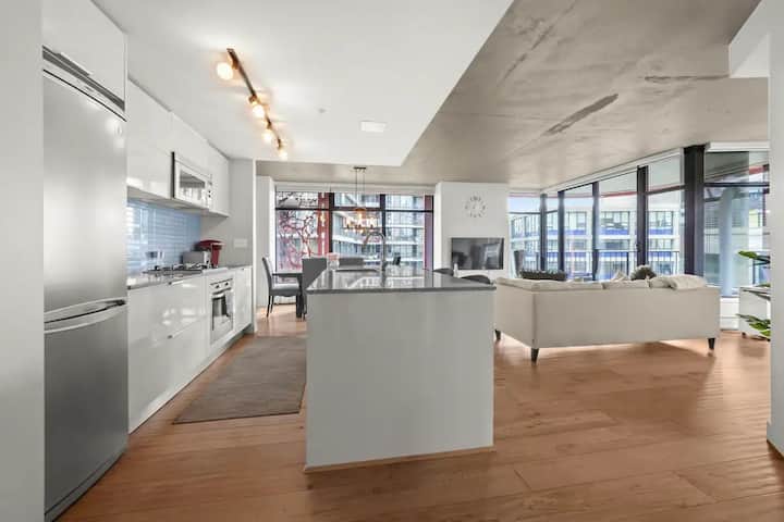 Modern Condo In Dt W/2 Bdr, Free Parking - Vancouver