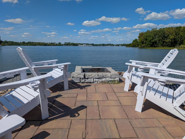 Simple & Spacious | Sleeps 18 | King | Ev | Lake - Buckeye Lake, OH
