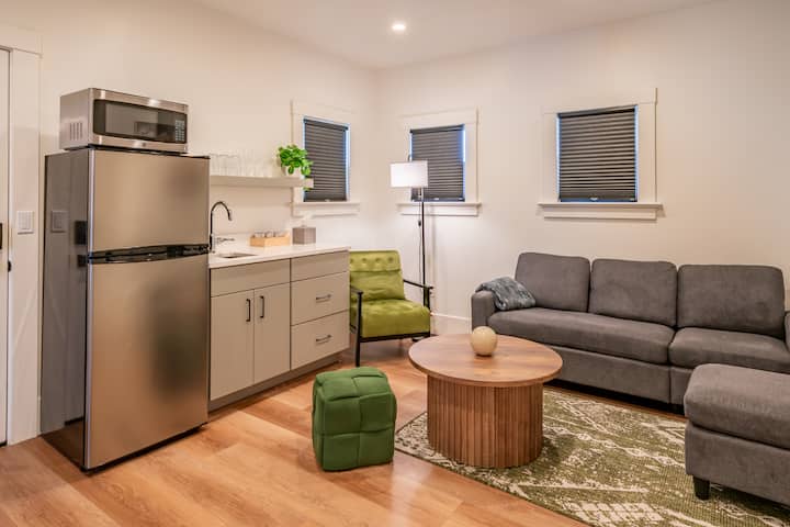 Sunlit Suite - Santa Barbara, CA