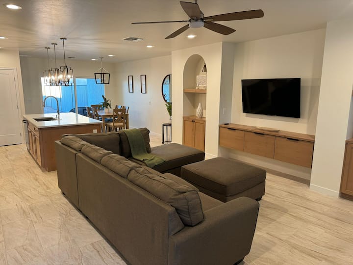 Gorgeous House, King Suite, Central Location - Tucson, AZ