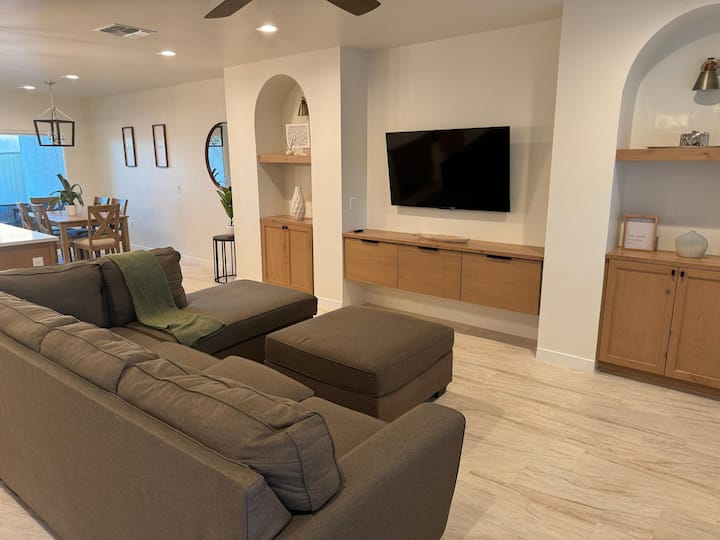 Gorgeous House, King Suite, Central Location - Tucson, AZ