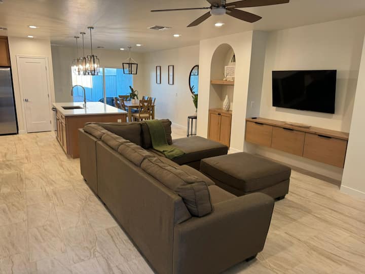 Gorgeous House, King Suite, Central Location - Tucson, AZ