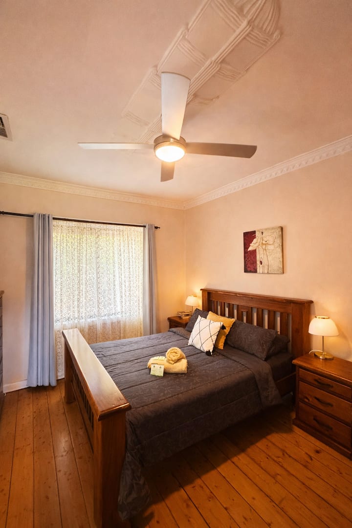 Hydrangea Cottage- Sleeps 6- Mildura - Mildura