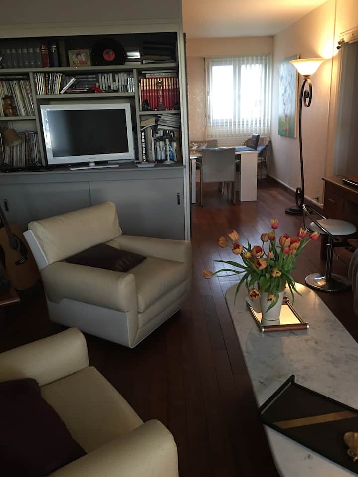 Nantes A 2 Pas
App 62m2
Parking Gratuit
Tram Bus - Ibis Budget Nantes Reze Aeroport