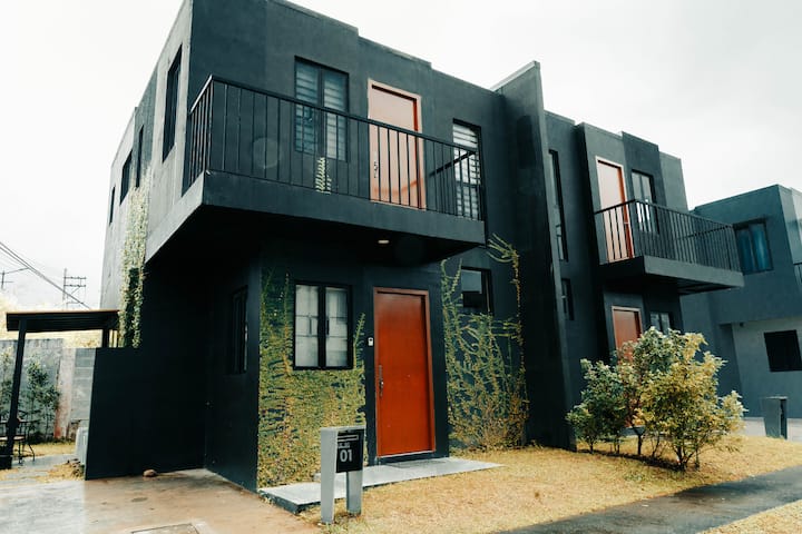 Artful Living In Batulao & Pet Friendly - Alfonso