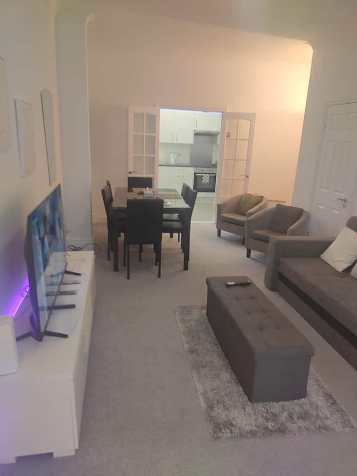 Two Bedroom House Sleeps 6 - Gosport