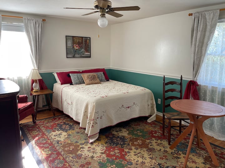Branford- Private 2 Br/1 Bath In A Spacious Home - Branford, CT