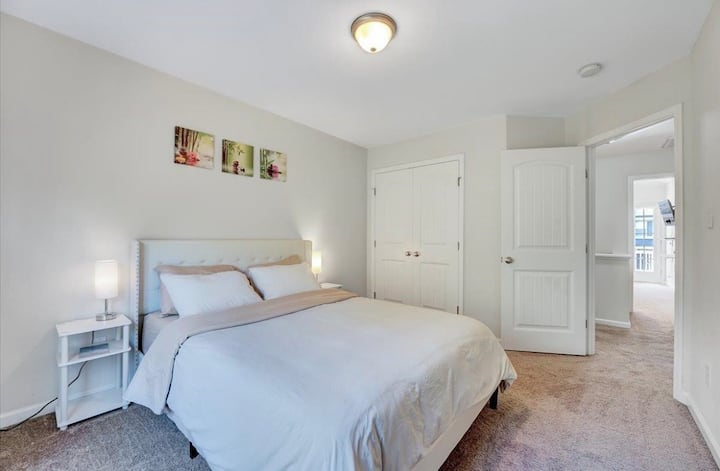 Spacious Comfort Home - Raleigh, NC