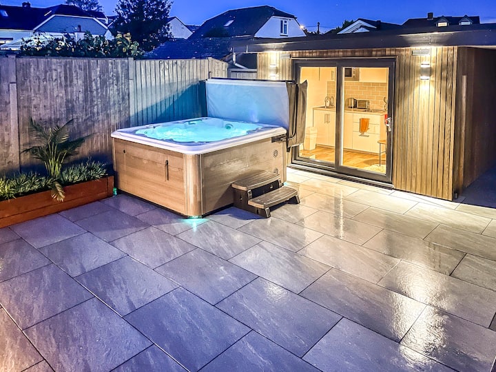 Private Spa Cabin- Cosy Hot Tub Under Stars - Hampshire