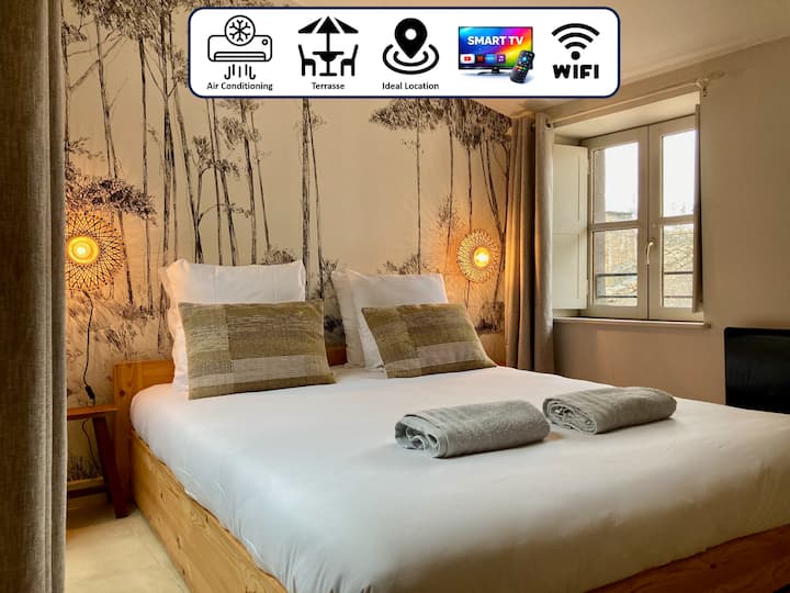 Climatisation & Terrasse Devant La Cité Médiévale - ibis Carcassonne Est la Cité